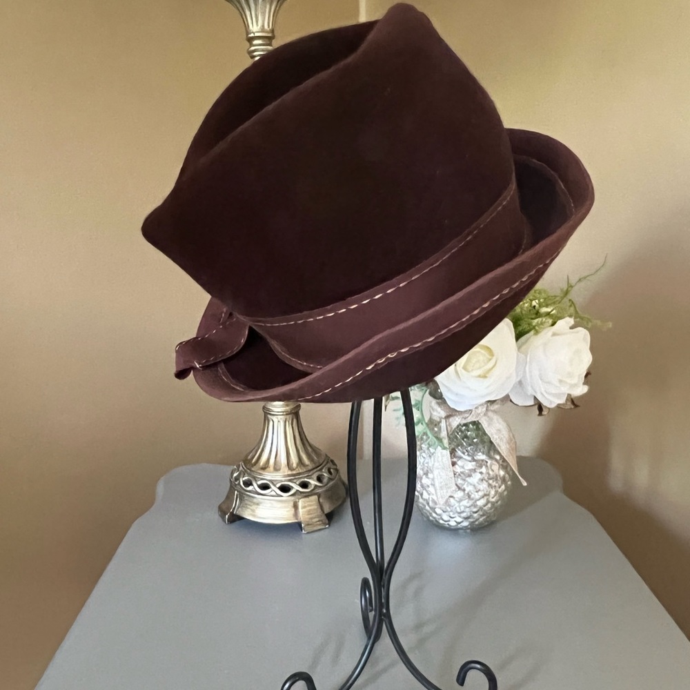Beautiful Chocolate Brown 60’s Era Felt Hat - Mint - Gem